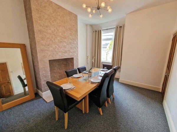 Salford Home Sleeps 10 By City Superhost - Salford