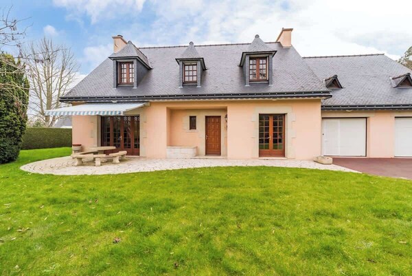 Grande Maison Confortable Pour 9 Personnes - Guingamp