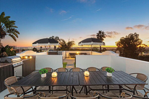 Sunset Terrace | Hot Tub | King Bed | Game Room | Parking - Coronado, CA