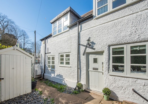 Pump Cottage - Two Bedroom House, Sleeps 4 - Warwickshire