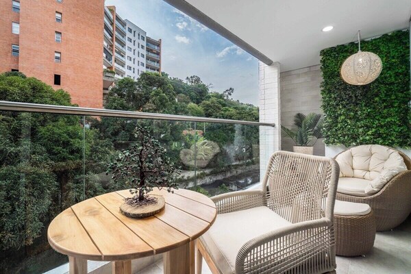 H702 - Amazing Balcony | Pool | Gym | Near Granada - Cali