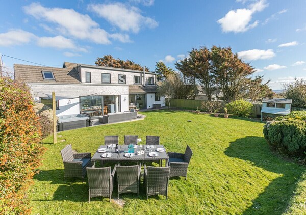 Fairways - Five Bedroom House, Sleeps 10 - Stratton