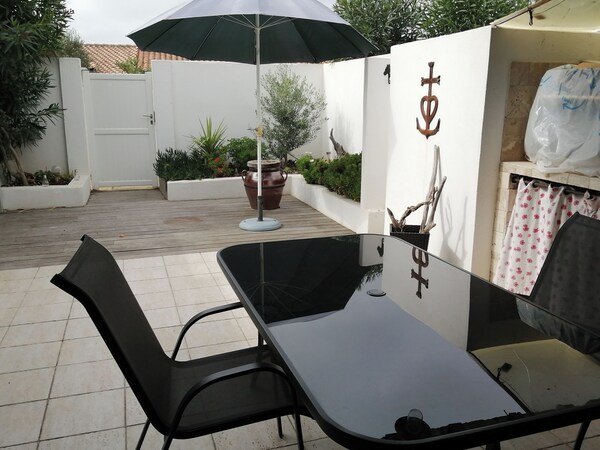 76m2 Apartment Facing The Etang Des Launes - Arles