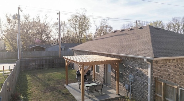 Peaceful Retreat On Houston Street - Fort Smith, AR