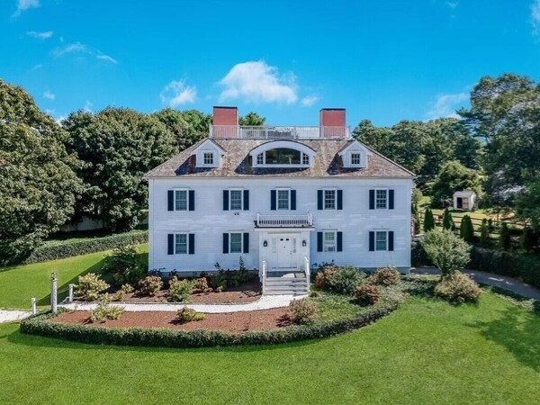 Spacious Coastal Getaway With Stunning Waterviews 4-bed Home In Buzzards Bay - Massachusetts