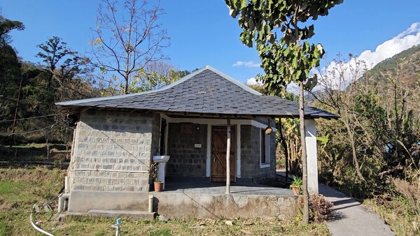 Nature Stay In Stone Cottage With Food, Yoga & Meditation In Dharamshala - 펀자브 주
