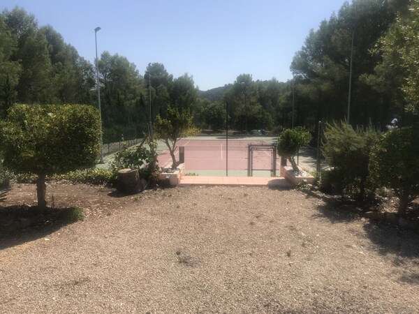 Magnificent Villa For 10 People With Very Large Swimming Pool And Tennis Court - Játiva