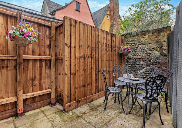 Fair Maids Cottage - Two Bedroom House, Sleeps 4 - Lavenham