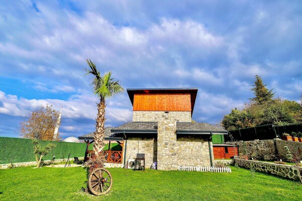 3+1 Private Pool-heated Pool-fireplace 6 Person Stone House In Sapanca Kuruçeşme - Sapanca
