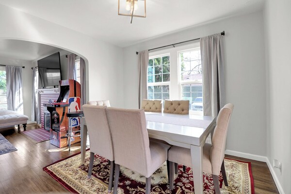 Charming 3-bedroom House In Wonderful Eugene Close To Campus - Eugene, OR