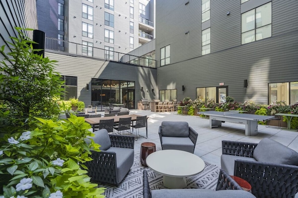 Lux King Bed | Free Parking + Gym | Upmc+cmu+pitt - Carnegie Mellon University, Pittsburgh