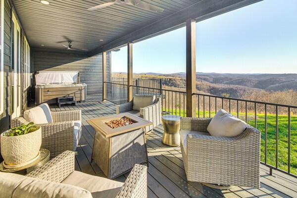 Dale Hollow Lake Views & Hot Tub: Tennessee Escape - Dale Hollow Reservoir, TN