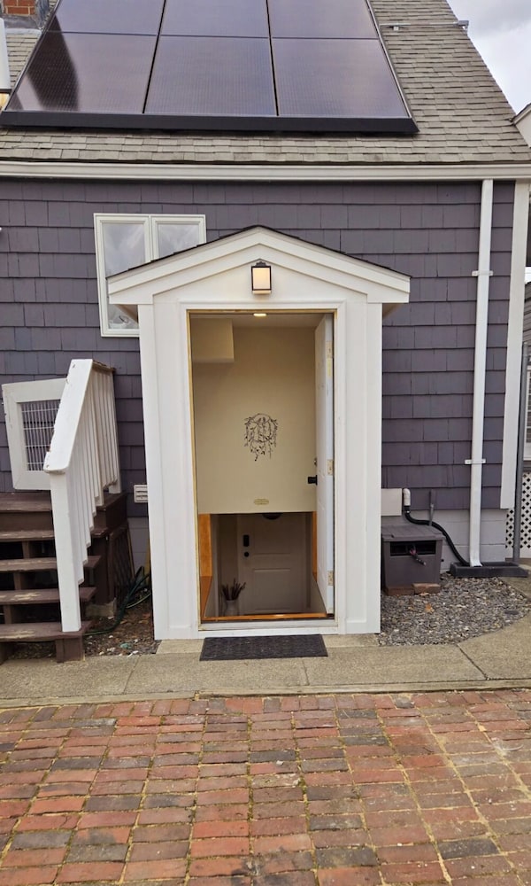 Cozy 1 Bedroom Basemant Apt With Private Entrance And Ac In The Heart Of Salem - La Rivera, Pelham