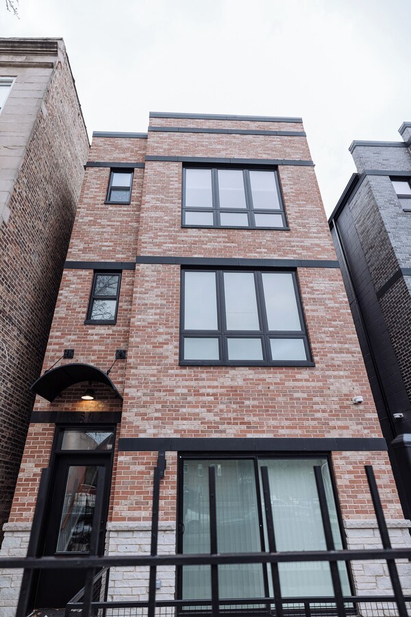 Gorgeous Parisian Retreat On University Of Chicago Campus - Beverly - Chicago