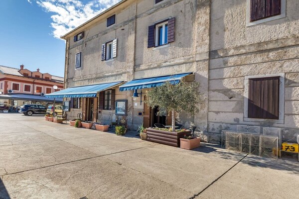 Holiday Home Near Beach In Croatia - Cres, Hırvatistan