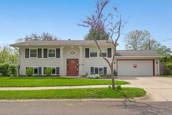 Heated Pool, Amenities Galore, 5 Bd, 2 Bath - Fort Wayne, IN