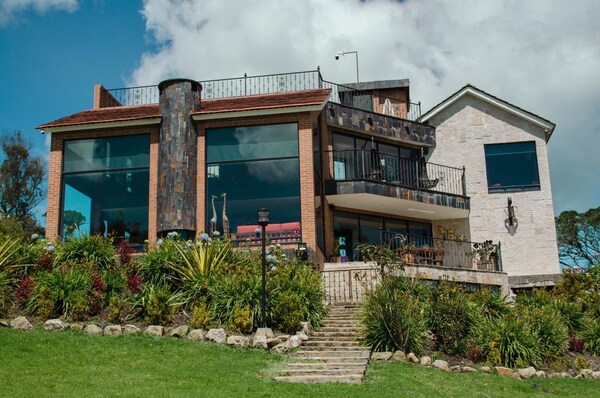 Amazing Luxury Country House, Nearby Bogotá-yerbabuena.sauna, Jacuzzi,pool Table - Sopo