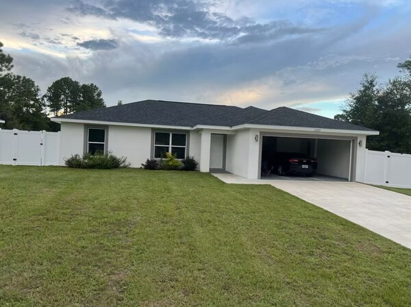New Home, Lake Park Less Then 1min. The World Equestrian Center 15 Minutes Away. - Rainbow Springs, FL
