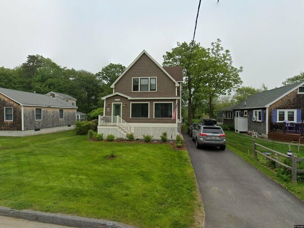 Stunning 3-bedroom, 2.5-bath Home, Minutes From Drakes Island Beach  Book Now - Wells, ME