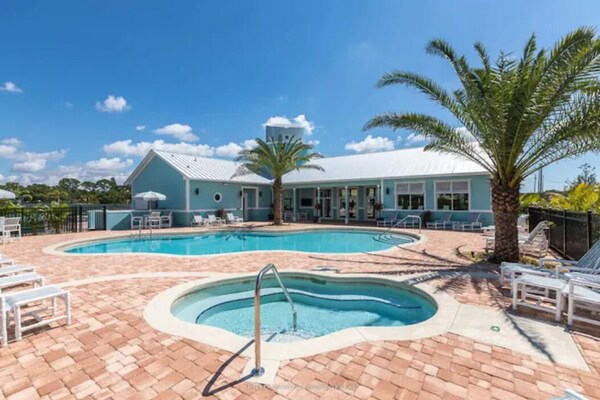 Sunny Escape At Cape Crossing 104  Perfect Retreat Near Marina - Cocoa, FL