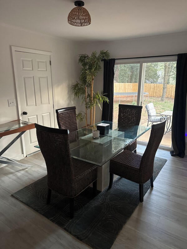 Charming 3-bedroom House With Ac, Wifi In Fantastic Huntsville - Huntsville, AL
