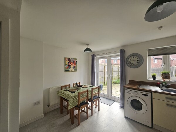 Homington House Long Stays Discount Free Parking - Swindon