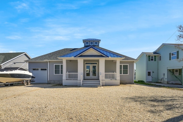Mulligan Home - Waterfront W/ Boat Dock & Community Pools! - Chincoteague, VA