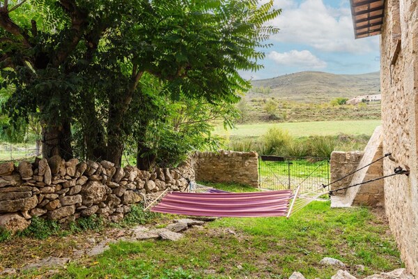Farmhouse 'Moli D'en Pi' With Mountain View, Shared Terrace And Private Garden - Morella