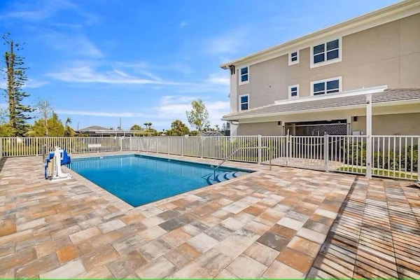 Gulf Access With Boat Slip, Heated Saltwater Pool, Dog-friendly-bacino Vista #305 - Roelens - Fort Myers, FL