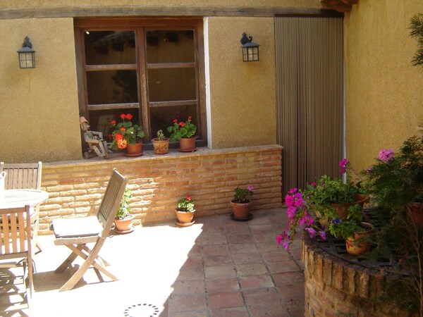 Casa Rural 'El Encuentro' Con Arquitectura Tradicional De Adobe Y Madera. - Villalón de Campos