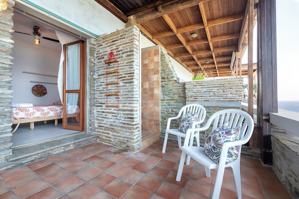 Maison De Vacances 'Aura' Avec Vue Sur La Mer, Terrasse Privée Et Wi-fi - Stintino