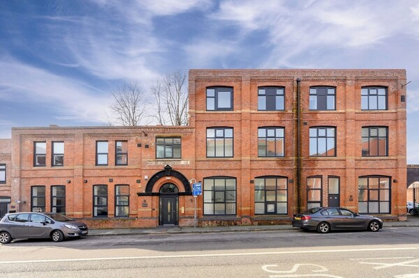 Modern 2b City Apartment - Wheelchair Accessible - Warrington