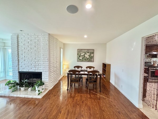 Serene Garden Retreat Luxury 4br Elegant Interior - Sinaloa Lake, CA