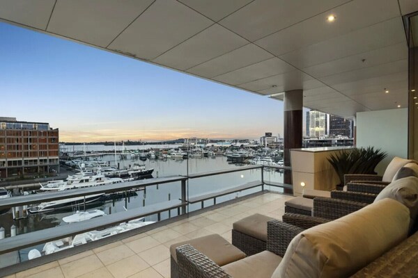 Exclusive Waterfront Penthouse - Auckland