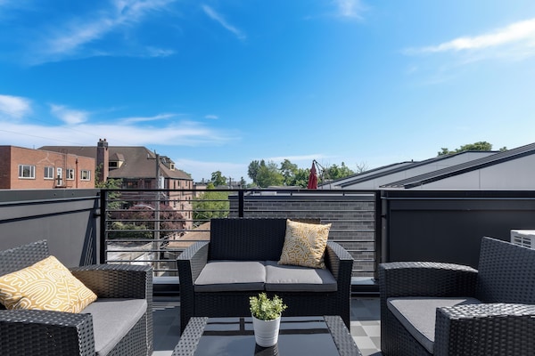 Perch - Walk Score 95! Enjoy Ac, Private Parking, And A Rooftop Deck - First Hill - Seattle