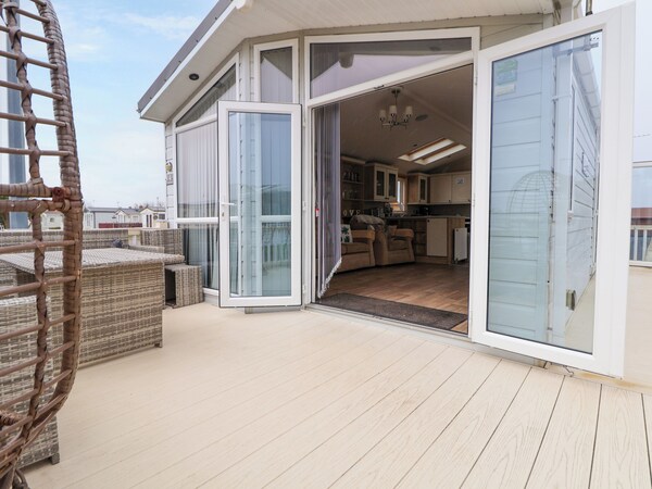 Hazel Park Lodge Hp4, Pet Friendly, Character Holiday Cottage In Rhyl - Rhyl