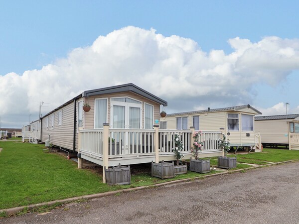 Hazel Park 11 Hp11, Pet Friendly, Character Holiday Cottage In Rhyl - Prestatyn