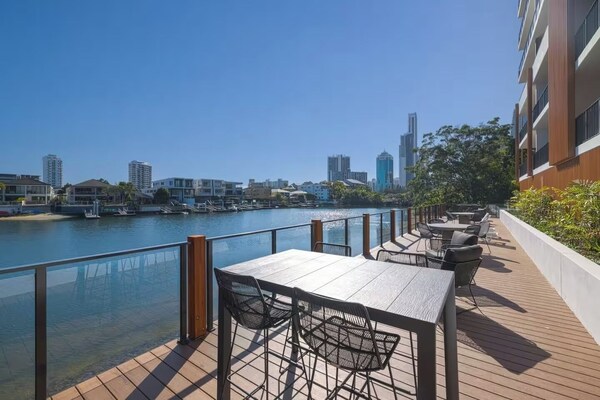 Stunning New 1 Bdr Apt W/parking Surfers Paradise - Gold Coast