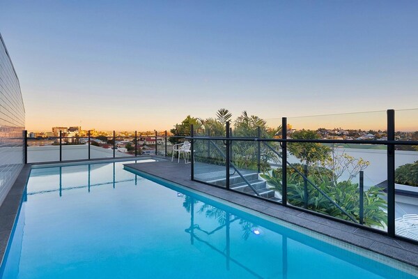Spacious West End Apartment With Pool & Bbq Access - Oxley