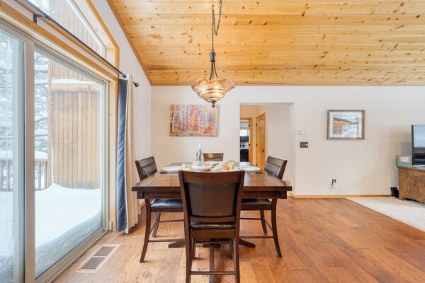 Cabin Retreat W\/ Hot Tub & Fireplace - Near Northstar And Downtown Truckee - Donner Lake, CA