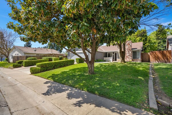 Comfortable Modern 4 Bedroom / 2 Bath Entire Home - Sacramento, CA