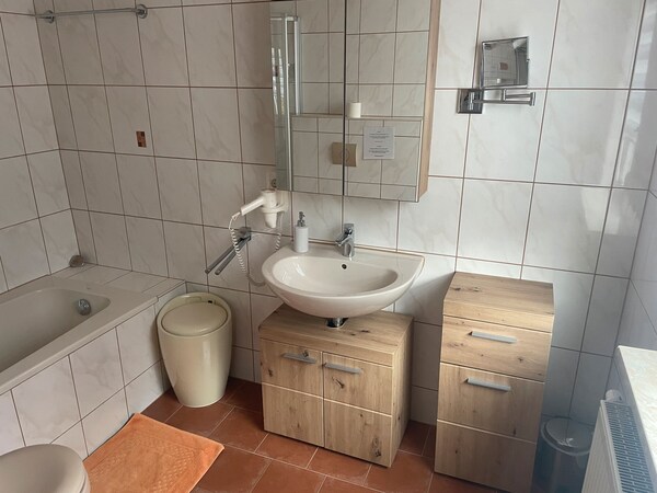 Ferienwohnung 'Klaus' Mit Privater Terrasse, Gemeinschaftsgarten Und Wi-fi - Lauscha