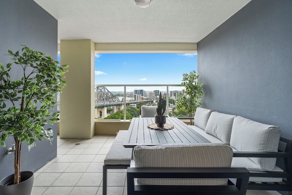 The Executive! 1bed, 1bath, 1car, Views ~ Cbd - Salisbury