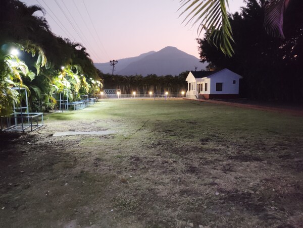 Charming 2-bedroom Villa In Welcoming Wai With Wifi - Wai