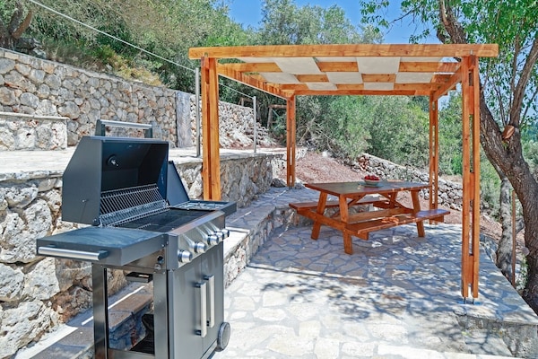 Kefalonia Vintage Home: Traditional Villa In Fiscardo. Pet-friendly! - Fiskardo
