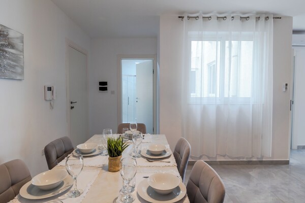 5 Mins Walk From Valletta Ferry - Apartment In Sliema With View Of Valletta. - Valletta, Malta
