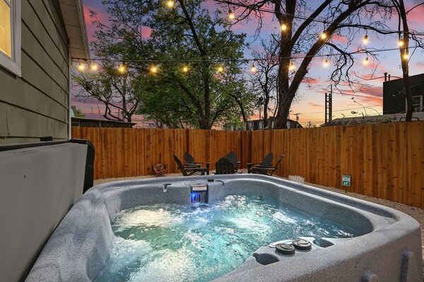 Charming Historic 3b Heart Of Dallas - Sleeps 12 - Irving, TX