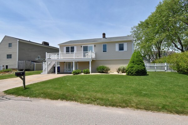 Cove Neighborhood | 4 Bedroom Updated Home | Minutes From Beach Access | Hot Tub! - Charlestown, RI