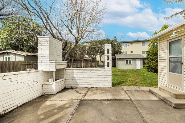 Charming 3-bedroom House With Ac, Wifi In Redwood City - Menlo Park, CA