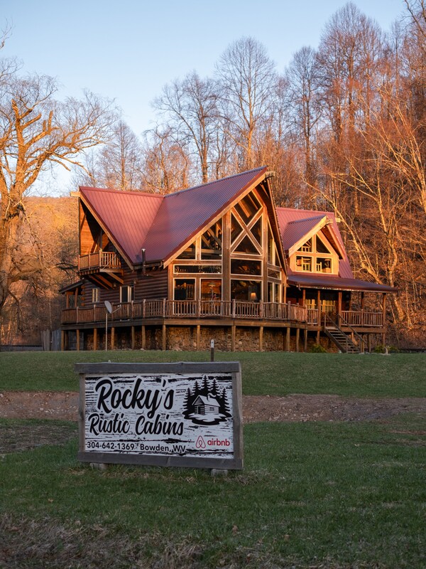 Rocky Mt Lodge - Hot Tub, Firepit, Fishing, Floating, Large Mountian Getaway - Elkins, WV